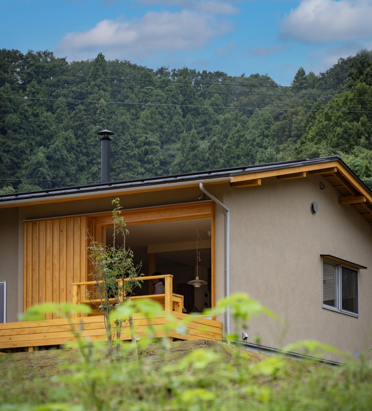 【満員御礼】【完成見学会 / 土日】里山にひらく、秋晴れの平屋 | 自然素材・木の家｜SIMOKU【しもく】